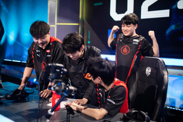 KPL：cat转会爱思离开，AG超玩会只剩新人辅助，控场能力或欠缺！_腾讯新闻