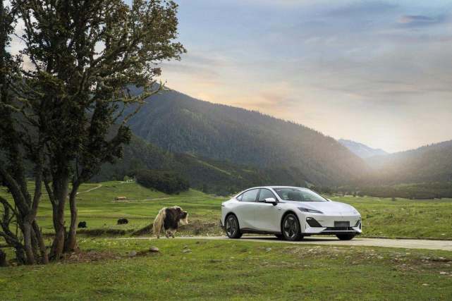 一箱油轻松实现1200km续航，长安深蓝SL03是如何做到的？_腾讯新闻