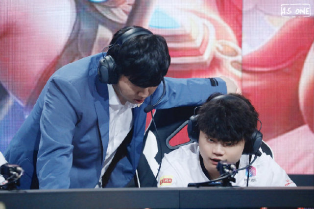 KPL：从MTG到AG超玩会，奶茶与bao教练再次搭档，位置却有所变化_腾讯新闻