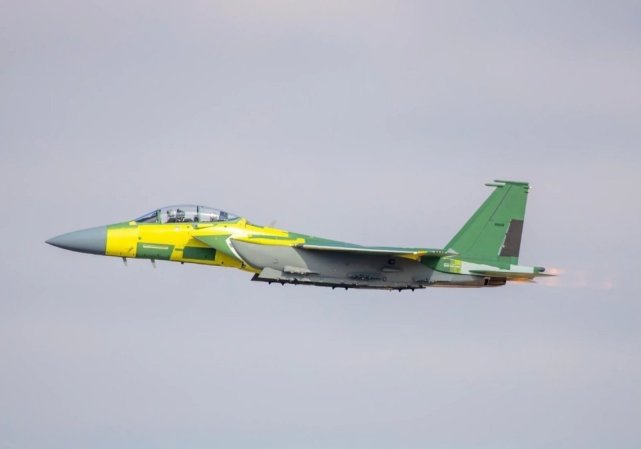 谁是最强四代半？歼16与美军F15EX，顶流巅峰之战，谁更强_腾讯新闻