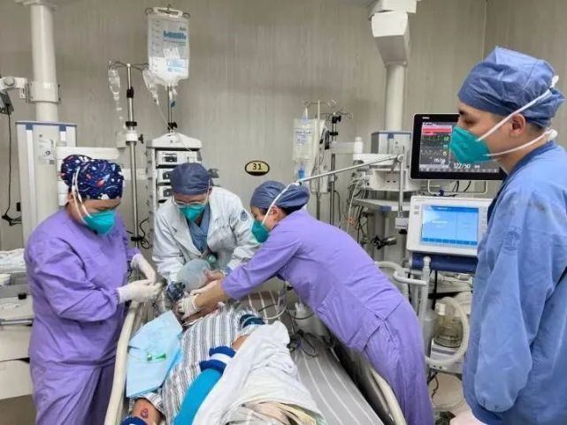 危重症患者人数持续上升，ICU中高龄老人为主_腾讯新闻