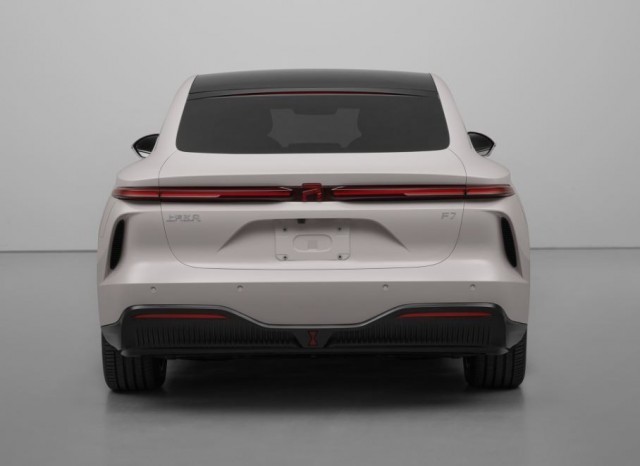 飞凡F7将于2月5日亮相 搭载巨幕三联屏 续航600KM_腾讯新闻