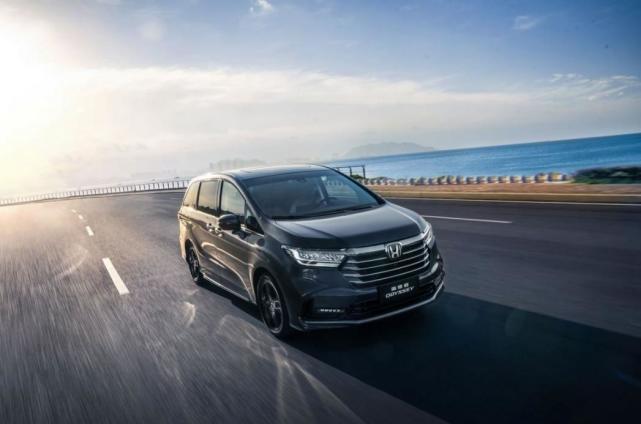 传祺M8到底怎么样？MPV里不算最好，但踩赛纳、埃尔法一脚足够了_腾讯新闻