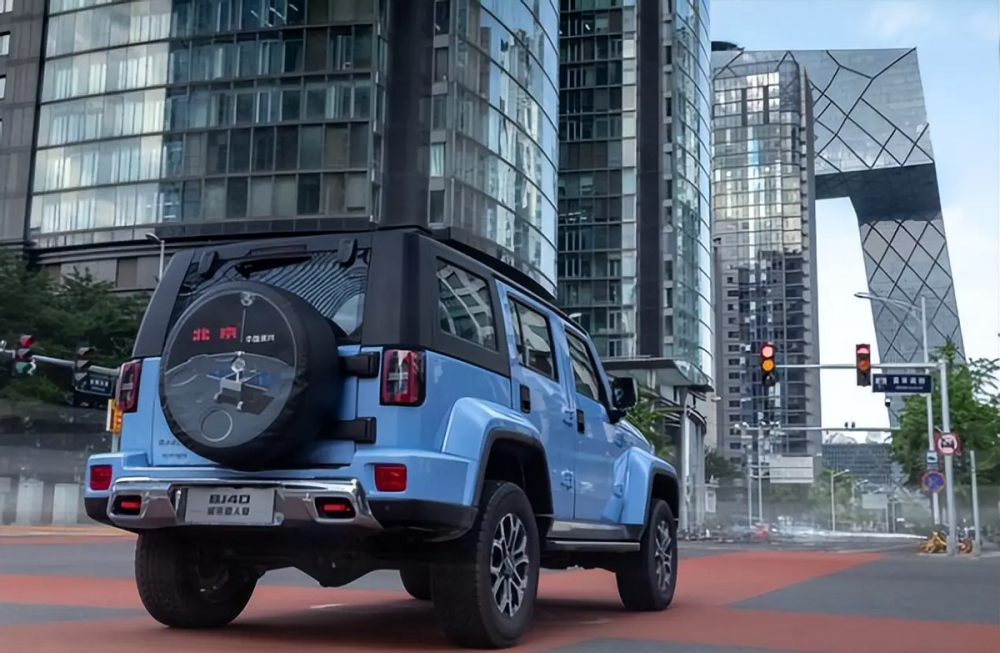 全新北京BJ40生图曝光，对比坦克300，优惠的现款值得买么？_腾讯新闻