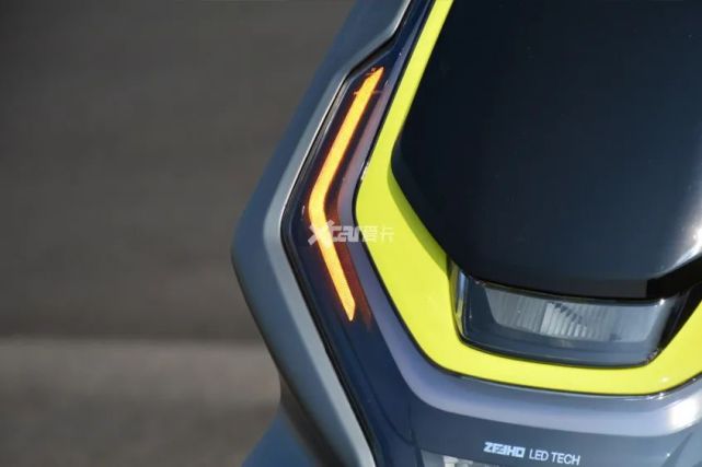 ZEEHO极核AE6＋电摩上市 售11980元_腾讯新闻