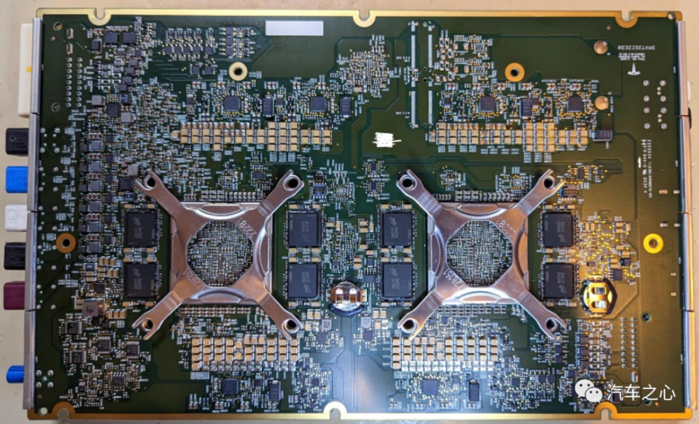 揭秘特斯拉HW4.0：这颗FSD的二代心脏，带着雷达回来了_腾讯新闻