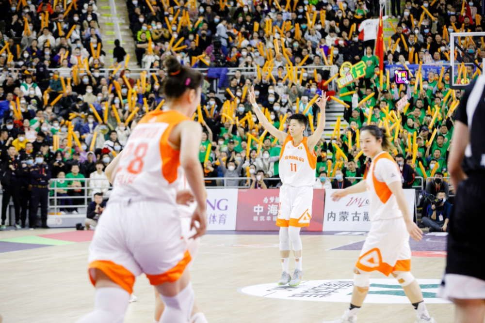 WCBA总决赛首场比赛：内蒙古农信女篮105：94战胜四川女篮_腾讯新闻
