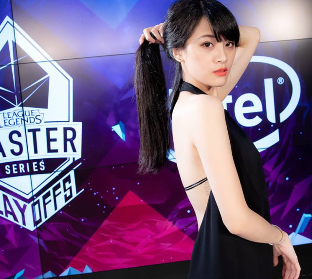 Maple甜美女友现身赛场 意外吸睛不愧是LMS招牌女解说_腾讯新闻