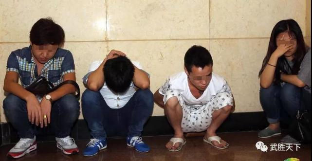 广安警方端掉电话招嫖窝点 多名卖淫嫖娼男女当场被抓大成网腾讯网