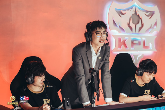 撕掉小QG标签！用632天蜕变的RNG.M：要在世冠弥补遗憾_腾讯新闻