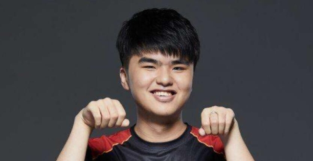 LWX直播被喷到生气，开房间和黑粉solo，3级就单杀很解气_腾讯新闻