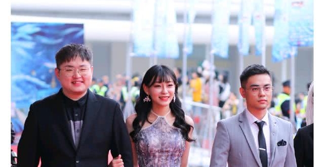 王者荣耀：LGD收购Hope进军KPL，虎妞任赛训总监，猪哼转行解说_腾讯新闻