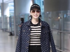 Jiarong Lv loves to dress up as a "big sister", with a halter neck and apron to show her figure ...