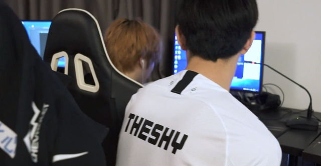 IG惜败RNG Rookie绝境双杀够顶！_腾讯新闻