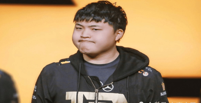 UZI选择退役？LPL更新选手合同库：RNG只剩8人，小虎续约3年_腾讯新闻