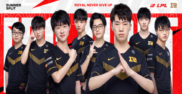 RNG2-0拿下开幕战，史森明赛后采访引发泪目时刻，uzi的表情扎心了_腾讯新闻