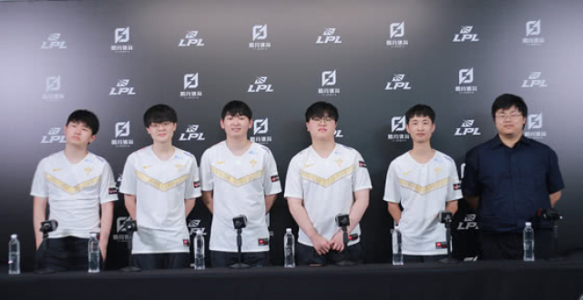 LPL赛后采访-V5 Samd：预判走位就能提升艾希大招命中_腾讯新闻