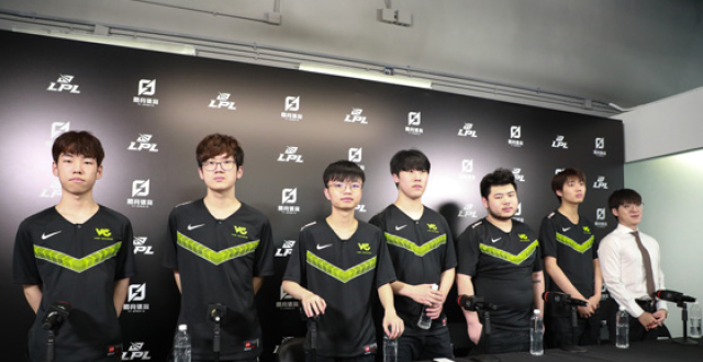 LPL赛后采访-VG iBoy：希望下一场FPX送我们一分_腾讯新闻