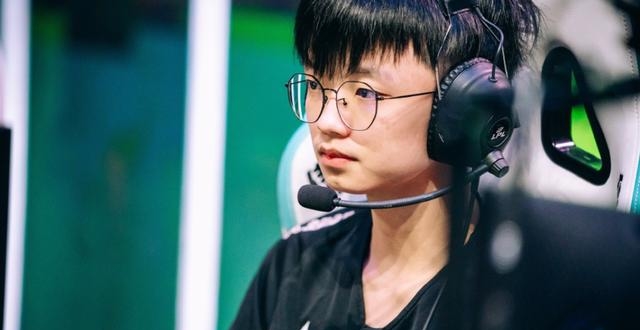 Iboy打破LPL先例！赛前喊话FPX引热议，约定打“假赛”送分？_腾讯新闻