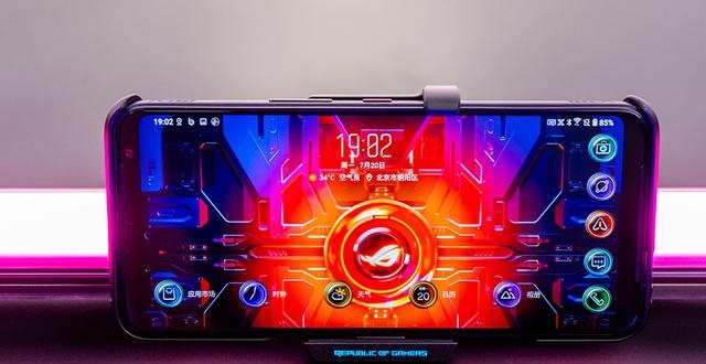 ROG Phone3抢先看：安兔兔跑分达65万分，3999元起_腾讯新闻