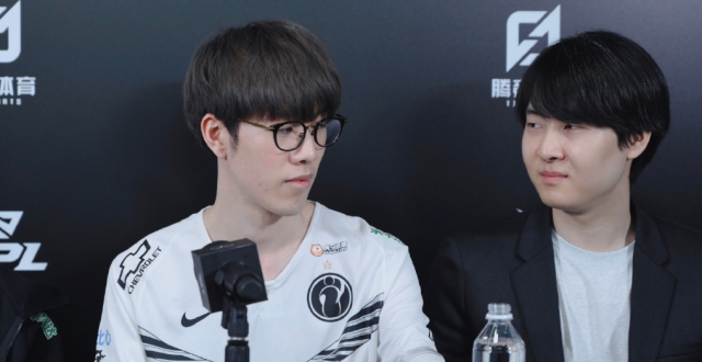 IG众将备战与FPX冒泡赛 Theshy宁王或祭出摇摆战术_腾讯新闻