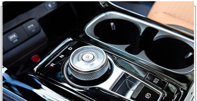 起亚全新嘉华实拍！尺寸超别克GL8，内饰比埃尔法牛，搭3.5L V6_腾讯新闻