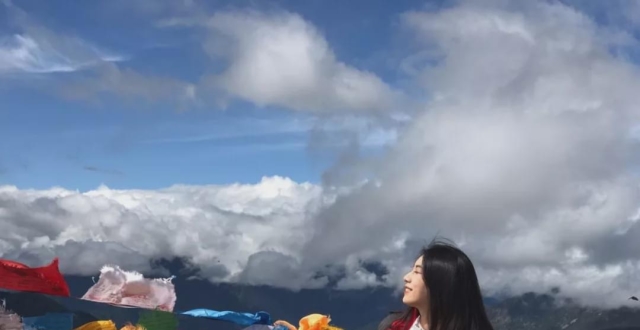 性价比提升！新款红旗HS7上市，27.58万起，新增2.0T_腾讯新闻