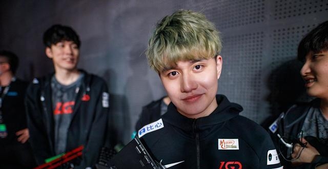 LGD力克R7后节奏四起，小花生获MVP引质疑，解说因1句口误被爆破_腾讯新闻