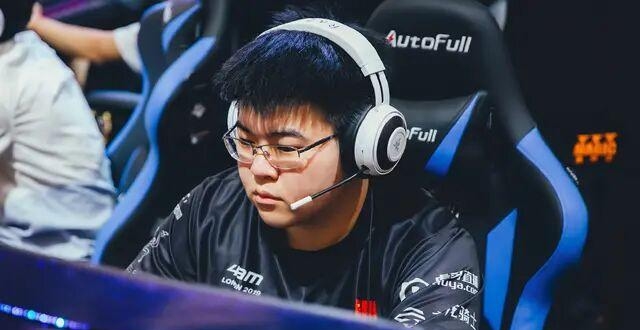 绝地求生PCL季后赛：小歪1穿4团灭OMG，4AM从不辜负天命圈_腾讯新闻