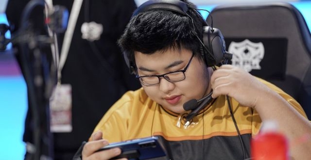 秋季赛第八周最佳选手公布，QG无一人上榜，GK因战胜AG上榜三人_腾讯新闻