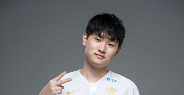 【LPL选手故事】V5.Mole——小东北的平凡职业生涯_腾讯新闻