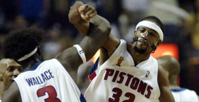 NBA5大打铁事迹：科比一场30铁，庄神单场罚丢23球创纪录_腾讯新闻