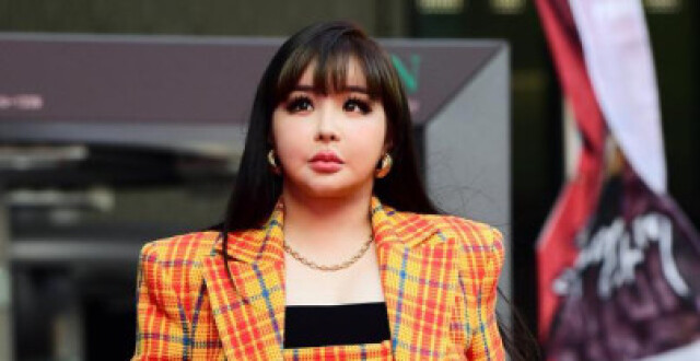 韩网热议！朴春减重11kg导致颜值飙升，容貌已经变回2NE1活动时期_腾讯新闻