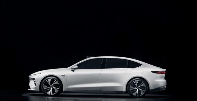 ET7 vs 智己 “新纪元”电动车正面BATTLE_腾讯新闻