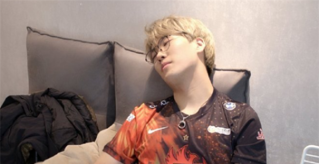 doinb与替补打野双排之后，称已经轮到他的版本，s11冠军皮肤选瑞兹_腾讯新闻