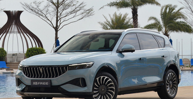 东风高端旗舰轿车曝光！pk蔚来ET7，车长或超5米，造型太科幻了_腾讯新闻