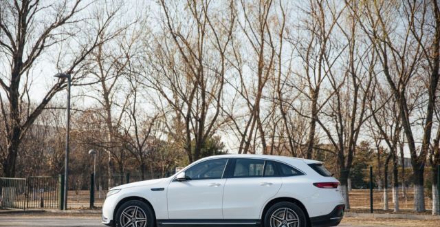 豪华纯电新战场之对决 奔驰EQC/BMW iX3/奥迪e-tron_腾讯新闻
