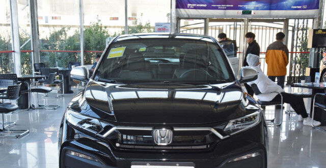 15万小型SUV，本田XR-V和丰田C-HR，选哪一款？_腾讯新闻