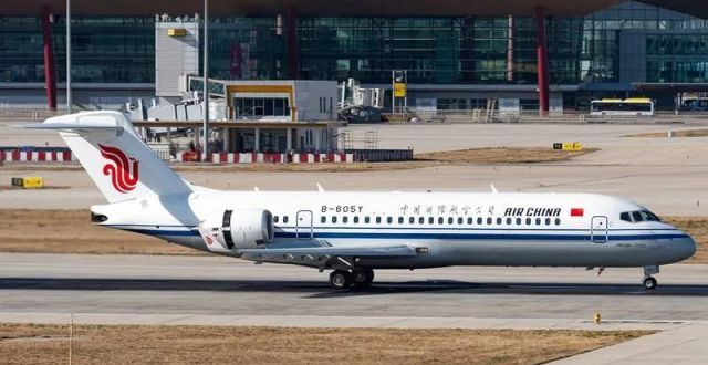 国航接收第四架ARJ21国产客机，全经济舱布局共90个座位_腾讯新闻