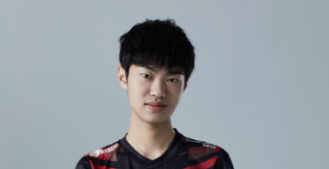 Knight一个举动让韩国网友疯狂！韩网呼吁Knight加入LCK_腾讯新闻