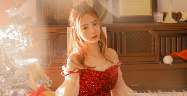 LPL美女解说被开除？Kris发4字澄清事实，看到评论区互动后，心酸_腾讯新闻