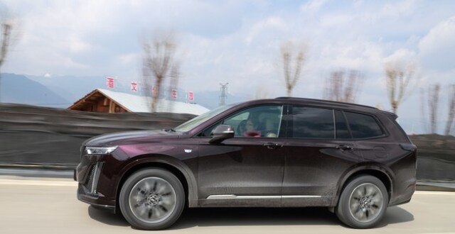 试驾凯迪拉克新款XT5/XT6！48V轻混系统加持/驾乘更平顺优雅_腾讯新闻