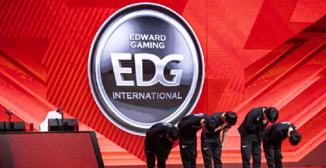 LPL春季赛：EDG2-0击败WE，锁定前2！Viper狂秀疯狂收头_腾讯新闻