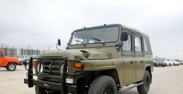 “骨灰级”硬派越野车BJ212新增车型上市 售价7.98万元_腾讯新闻