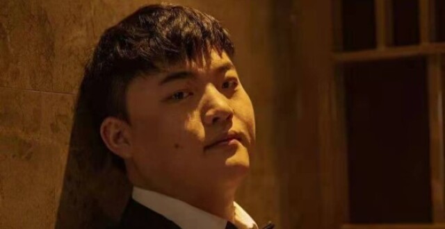 UZI过24岁生日，阿水和SKY送上祝福，PDD公会包下巨幅投屏，霸气_腾讯新闻