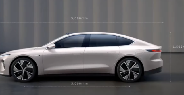 第10万辆车下线，ET7白车身曝光，蔚来拳打PPT造车？_腾讯新闻