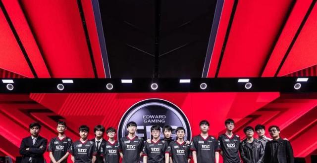 RNG败给FPX后，EDG粉丝过年了！超话疯狂庆祝，刷屏：舒服了_腾讯新闻