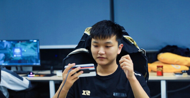 猫神六点六继续首发，RNGM不变阵迎战VG，AG超玩会或有轮换_腾讯新闻