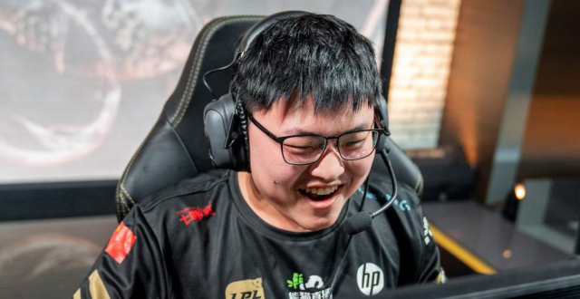 UZI开始被称小GALA，RNG粉丝们最怕的事情还是来了_腾讯新闻