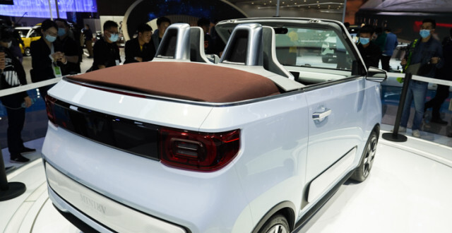 年轻人的第一款敞篷车，五菱2021上海车展展示MINIEV敞篷版_腾讯新闻